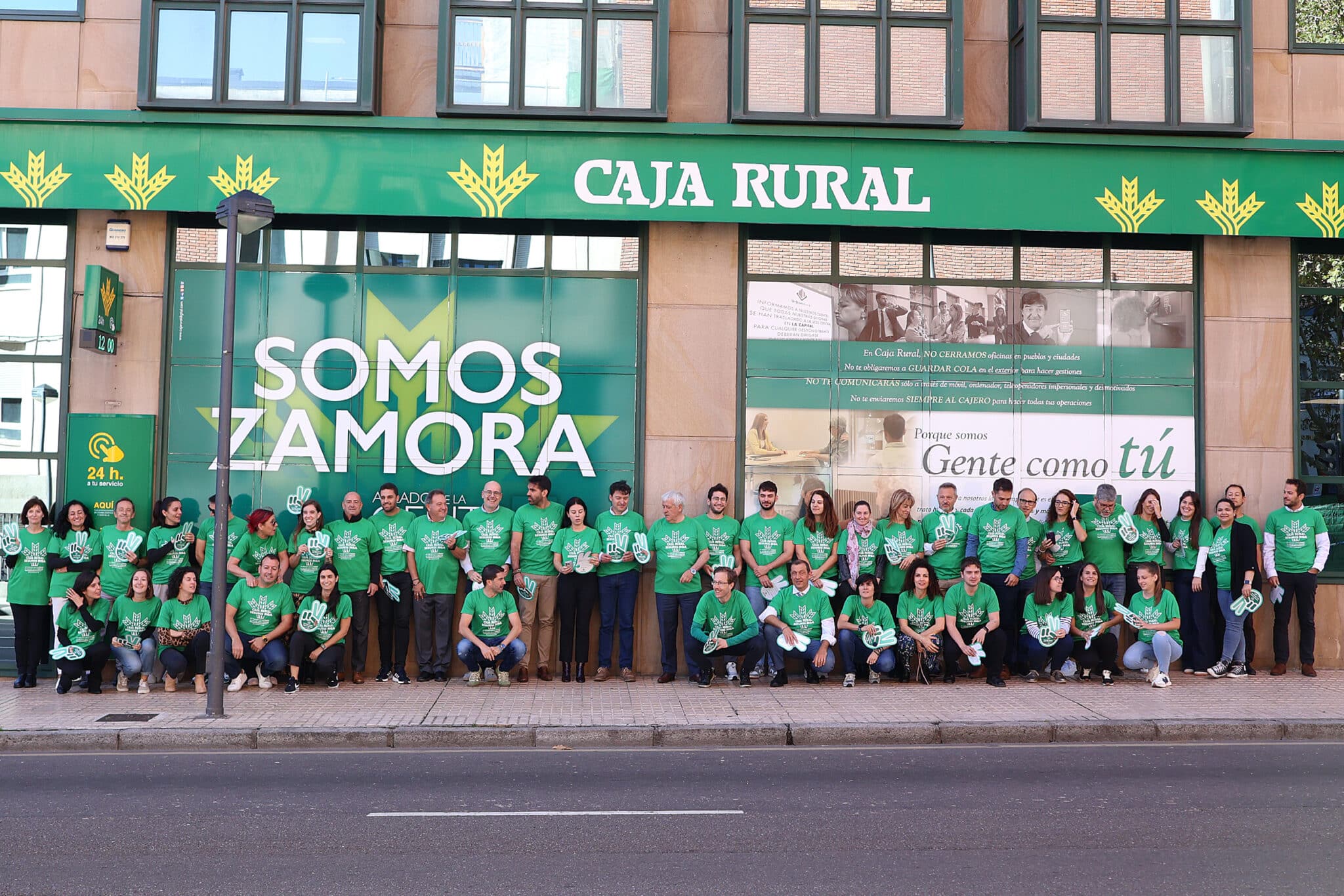 Los empleados de las cajas rurales celebran el Día Solidario en favor ...