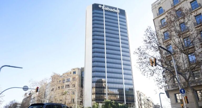 Amancio Ortega compra las oficinas del Banco Sabadell en Miami
